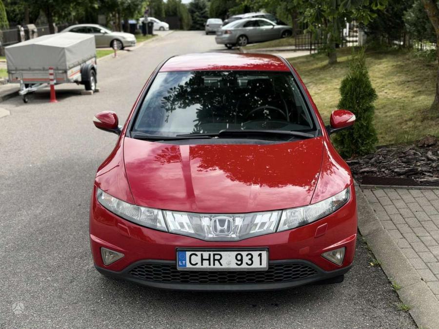 Red Honda Civic 2011 in Vilnius, with an engine capacity of 1.80 L and mileage of 214 thousand km for 3450 €, photo 21 on AUTOMOTO.COM.LV