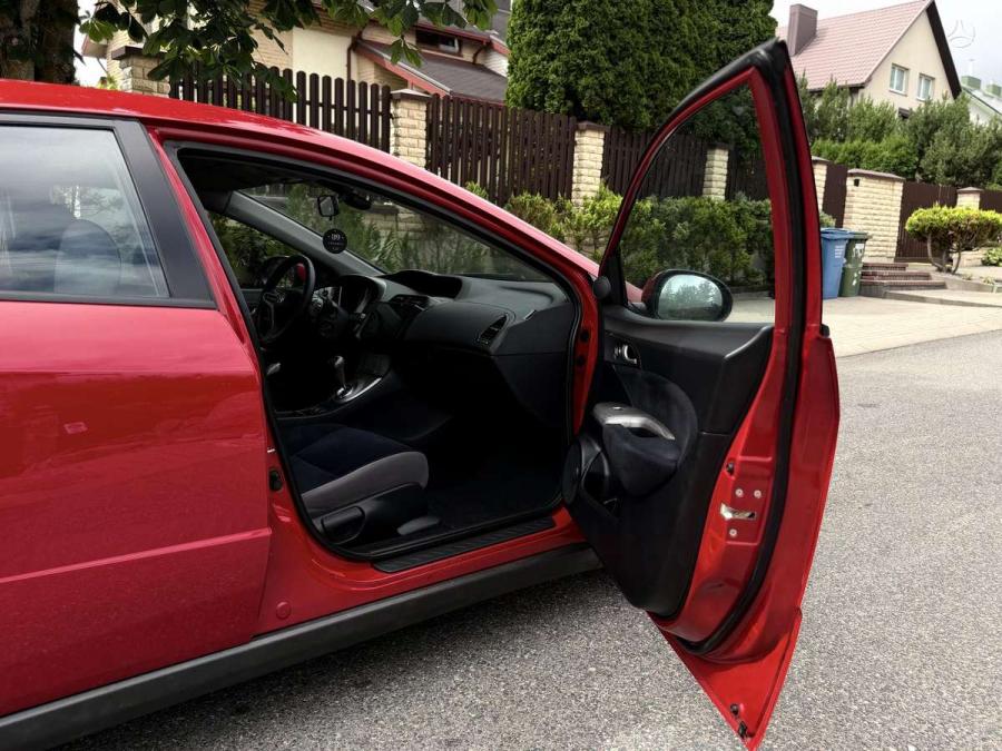 Red Honda Civic 2011 in Vilnius, with an engine capacity of 1.80 L and mileage of 214 thousand km for 3450 €, photo 27 on AUTOMOTO.COM.LV