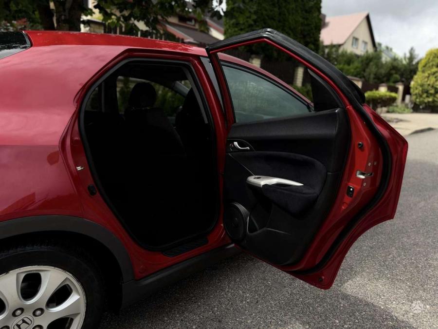 Red Honda Civic 2011 in Vilnius, with an engine capacity of 1.80 L and mileage of 214 thousand km for 3450 €, photo 30 on AUTOMOTO.COM.LV