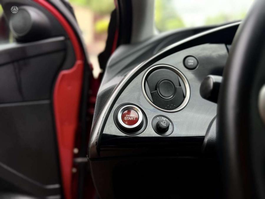 Red Honda Civic 2011 in Vilnius, with an engine capacity of 1.80 L and mileage of 214 thousand km for 3450 €, photo 35 on AUTOMOTO.COM.LV