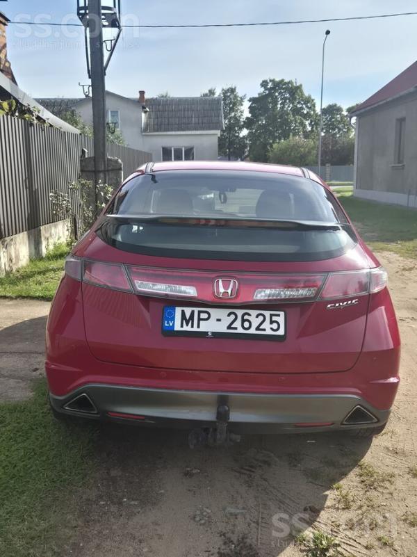 Honda Civic 2011 Rīga vietnē Sarkans Honda Civic 2011 Rīga, ar dzinēja tilpumu 2.20 L un nobraukumu 233 tūkst. km par 3100 €, foto 3 vietnē AUTOMOTO.COM.LV