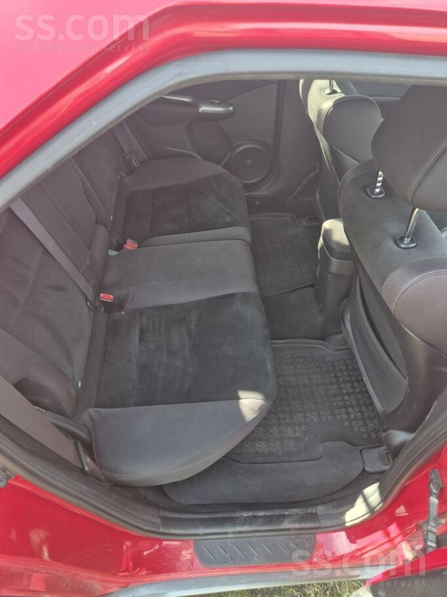Sarkans Honda Civic 2011 Rīga, ar dzinēja tilpumu 2.20 L un nobraukumu 233 tūkst. km par 3100 €, foto 5 vietnē AUTOMOTO.COM.LV