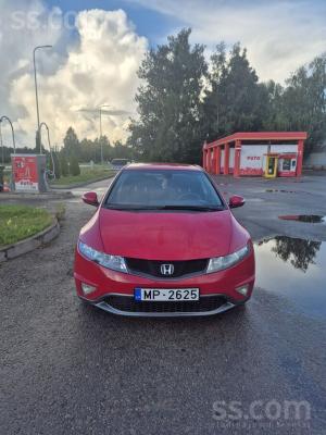 Sarkans Honda Civic 2011 Rīga, ar dzinēja tilpumu 2.20 L un nobraukumu 233 tūkst. km par 3000 €, foto  vietnē AUTOMOTO.COM.LV