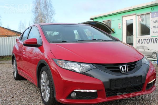Red Honda Civic 2012 in Daugavpils, with an engine capacity of 2.20 L and mileage of 248 thousand km for 5990 €, photo 2 on AUTOMOTO.COM.LV