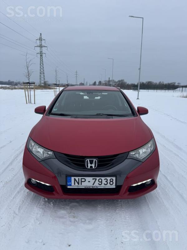 Red Honda Civic 2012 in Liepaja, with an engine capacity of 2.20 L and mileage of 316 thousand km for 4300 €, photo 2 on AUTOMOTO.COM.LV
