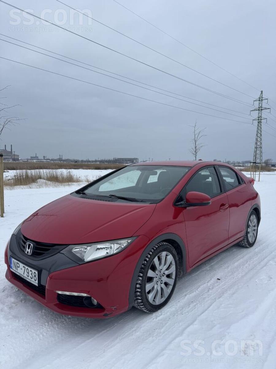 Red Honda Civic 2012 in Liepaja, with an engine capacity of 2.20 L and mileage of 316 thousand km for 4300 €, photo 3 on AUTOMOTO.COM.LV