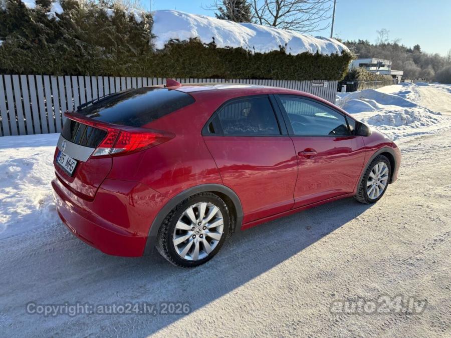 Red Honda Civic 2012 in Tallinn, with an engine capacity of 2.20 L and mileage of 259 thousand km for 4999 €, photo 4 on AUTOMOTO.COM.LV