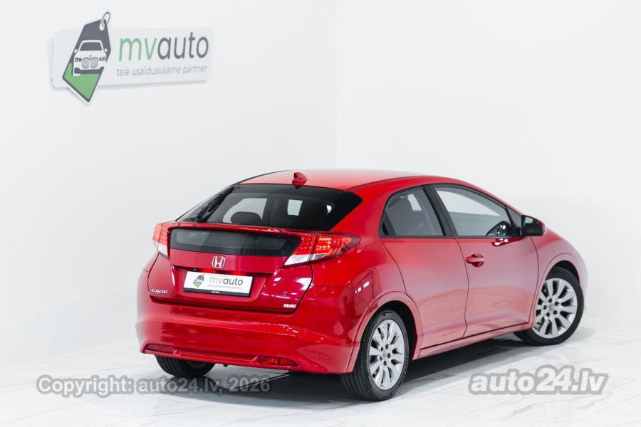 Sarkans Honda Civic 2012 Tallina, ar dzinēja tilpumu 1.80 L un nobraukumu 87 tūkst. km par 7990 €, foto 3 vietnē AUTOMOTO.COM.LV