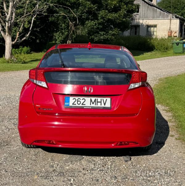 Red Honda Civic 2013 in Tallinn, with an engine capacity of 1.80 L and mileage of 120 thousand km for 8999 €, photo 4 on AUTOMOTO.COM.LV