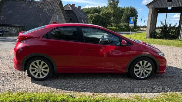 Red Honda Civic 2013 in Tallinn, with an engine capacity of 1.80 L and mileage of 120 thousand km for 8999 €, photo 6 on AUTOMOTO.COM.LV