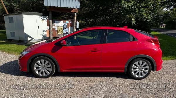Sarkans Honda Civic 2013 Tallina, ar dzinēja tilpumu 1.80 L un nobraukumu 120 tūkst. km par 8999 €, foto 2 vietnē AUTOMOTO.COM.LV