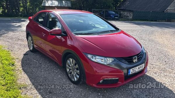 Sarkans Honda Civic 2013 Tallina, ar dzinēja tilpumu 1.80 L un nobraukumu 120 tūkst. km par 8999 €, foto 7 vietnē AUTOMOTO.COM.LV