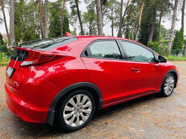 Red Honda Civic 2013 in Trakai, with an engine capacity of 1.80 L and mileage of 64 thousand km for 7890 €, photo 10 on AUTOMOTO.COM.LV