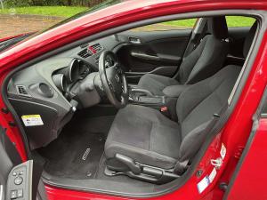 Sarkans Honda Civic 2013 Trakai, ar dzinēja tilpumu 1.80 L un nobraukumu 64 tūkst. km par 7890 €, foto 20 vietnē AUTOMOTO.COM.LV