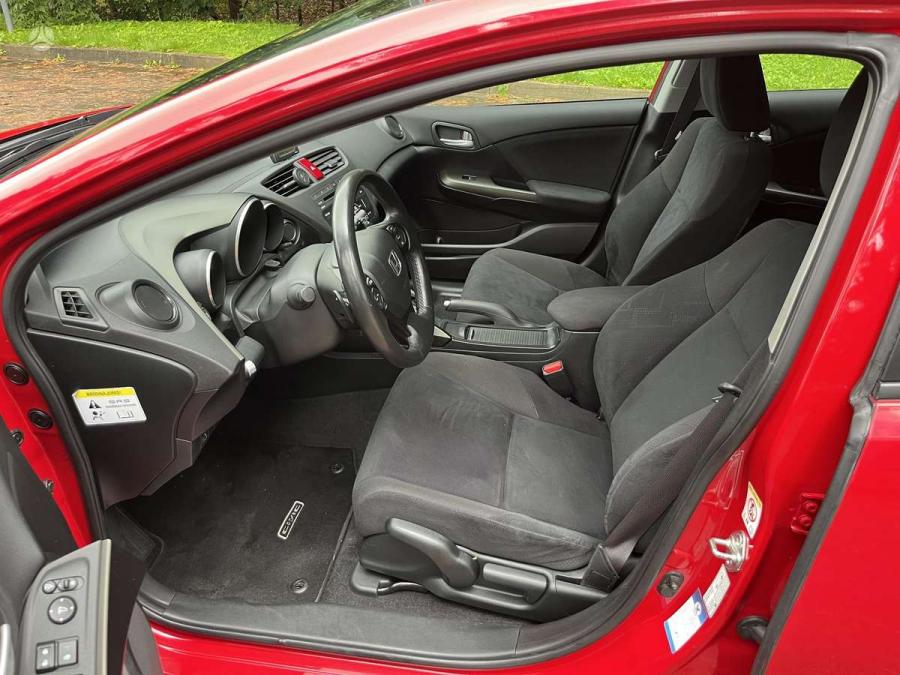 Sarkans Honda Civic 2013 Trakai, ar dzinēja tilpumu 1.80 L un nobraukumu 64 tūkst. km par 7890 €, foto 20 vietnē AUTOMOTO.COM.LV