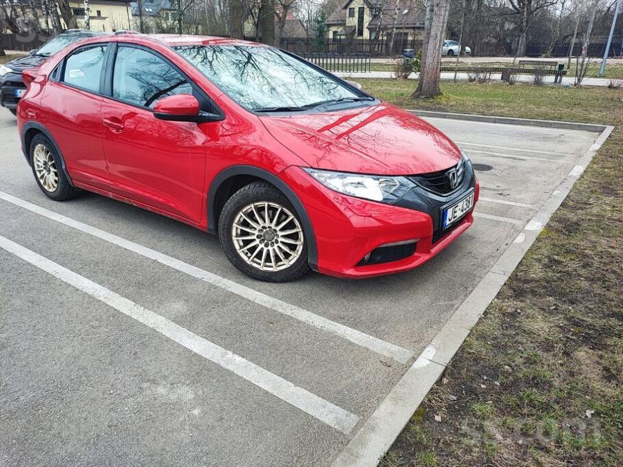 Red Honda Civic 2013 in Riga, with an engine capacity of 1.80 L and mileage of 220 thousand km for 4800 €, photo 4 on AUTOMOTO.COM.LV