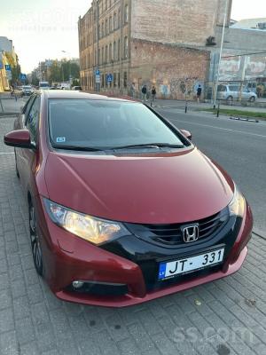 Sarkans Honda Civic 2014 Rīga, ar dzinēja tilpumu 1.80 L un nobraukumu 134 tūkst. km par 7400 €, foto  vietnē AUTOMOTO.COM.LV