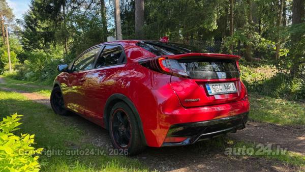 Sarkans Honda Civic 2015 Tallina, ar dzinēja tilpumu 1.80 L un nobraukumu 148 tūkst. km par 10500 €, foto 4 vietnē AUTOMOTO.COM.LV