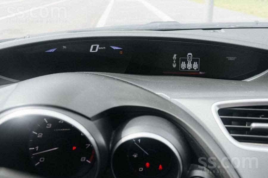 Красный Хонда Цивик 2015 в Рига, объемом двигателя 1.80 л и пробегом 100 тыс. км за 10500 €, фото 9 на AUTOMOTO.COM.LV