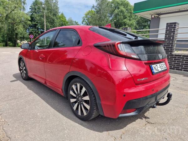 Red Honda Civic 2016 in Riga, with an engine capacity of 1.80 L and mileage of 211 thousand km for 9800 €, photo 3 on AUTOMOTO.COM.LV