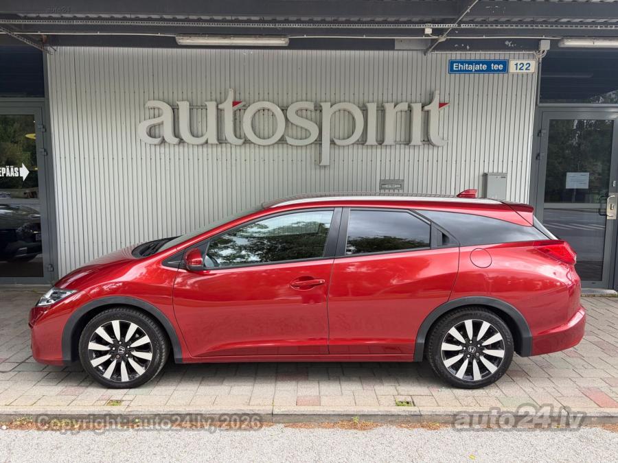 Red Honda Civic 2016 in Tallinn, with an engine capacity of 1.80 L and mileage of 47 thousand km for 12990 €, photo 3 on AUTOMOTO.COM.LV