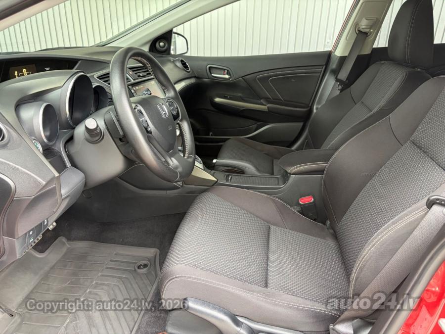 Red Honda Civic 2016 in Tallinn, with an engine capacity of 1.80 L and mileage of 47 thousand km for 12990 €, photo 10 on AUTOMOTO.COM.LV