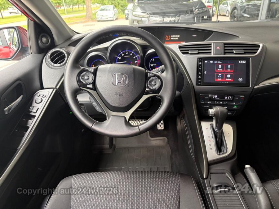 Red Honda Civic 2016 in Tallinn, with an engine capacity of 1.80 L and mileage of 47 thousand km for 12990 €, photo 11 on AUTOMOTO.COM.LV