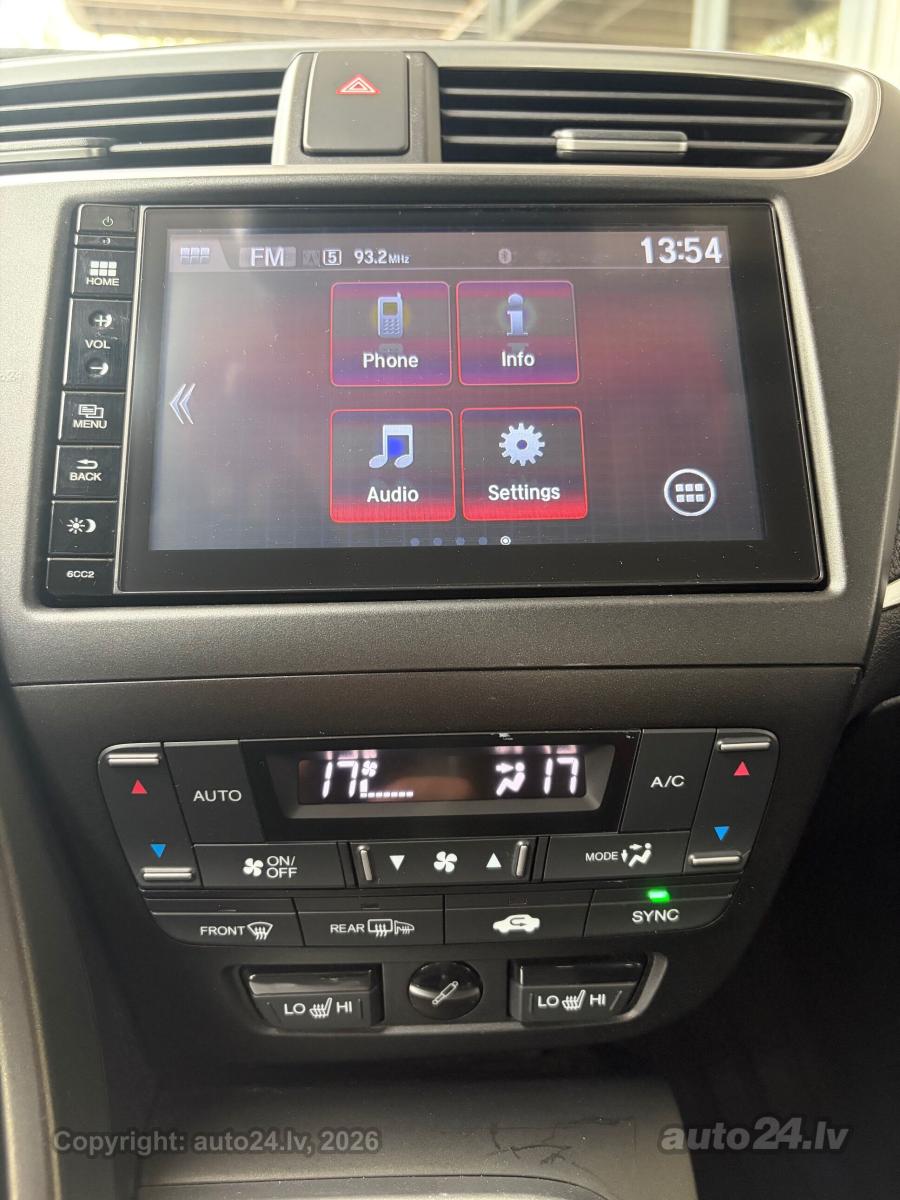 Red Honda Civic 2016 in Tallinn, with an engine capacity of 1.80 L and mileage of 47 thousand km for 12990 €, photo 12 on AUTOMOTO.COM.LV