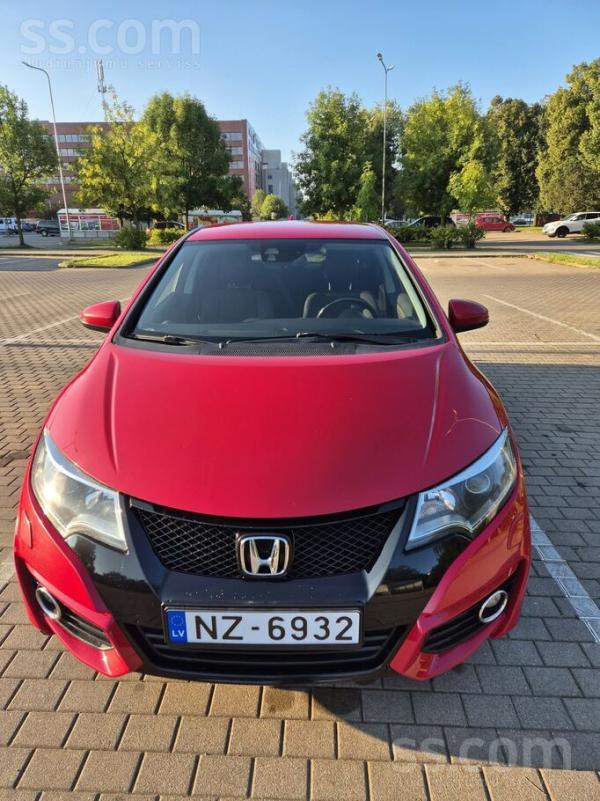 Red Honda Civic 2016 in Riga, with an engine capacity of 1.80 L and mileage of 212 thousand km for 8900 €, photo 3 on AUTOMOTO.COM.LV