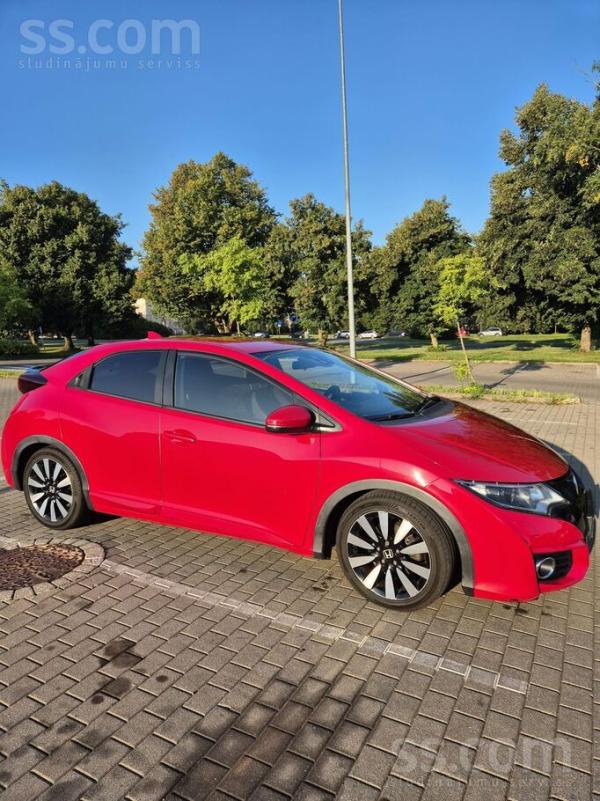Red Honda Civic 2016 in Riga, with an engine capacity of 1.80 L and mileage of 212 thousand km for 8900 €, photo 5 on AUTOMOTO.COM.LV