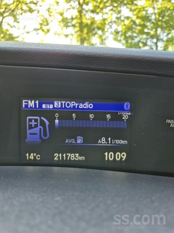 Red Honda Civic 2016 in Riga, with an engine capacity of 1.80 L and mileage of 212 thousand km for 8900 €, photo 8 on AUTOMOTO.COM.LV