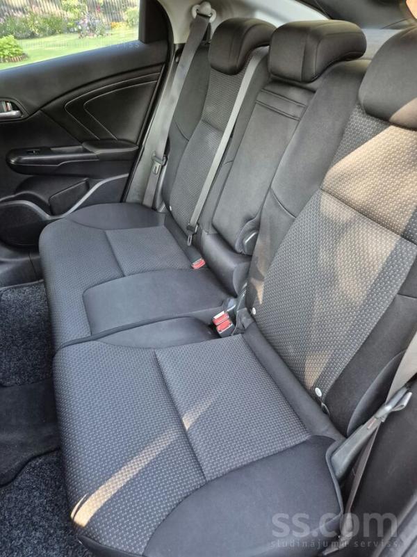 Red Honda Civic 2016 in Riga, with an engine capacity of 1.80 L and mileage of 212 thousand km for 8900 €, photo 9 on AUTOMOTO.COM.LV