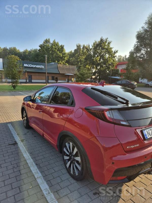 Red Honda Civic 2016 in Riga, with an engine capacity of 1.80 L and mileage of 212 thousand km for 8900 €, photo 10 on AUTOMOTO.COM.LV