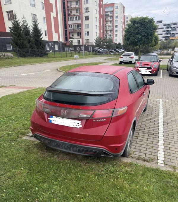 Red Honda Civic 2018 in Vilnius, with an engine capacity of 0.00 L and mileage of 283 thousand km for 1900 €, photo 4 on AUTOMOTO.COM.LV
