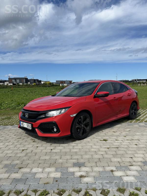 Red Honda Civic 2018 in Riga, with an engine capacity of 1.00 L and mileage of 100 thousand km for 10900 €, photo 3 on AUTOMOTO.COM.LV
