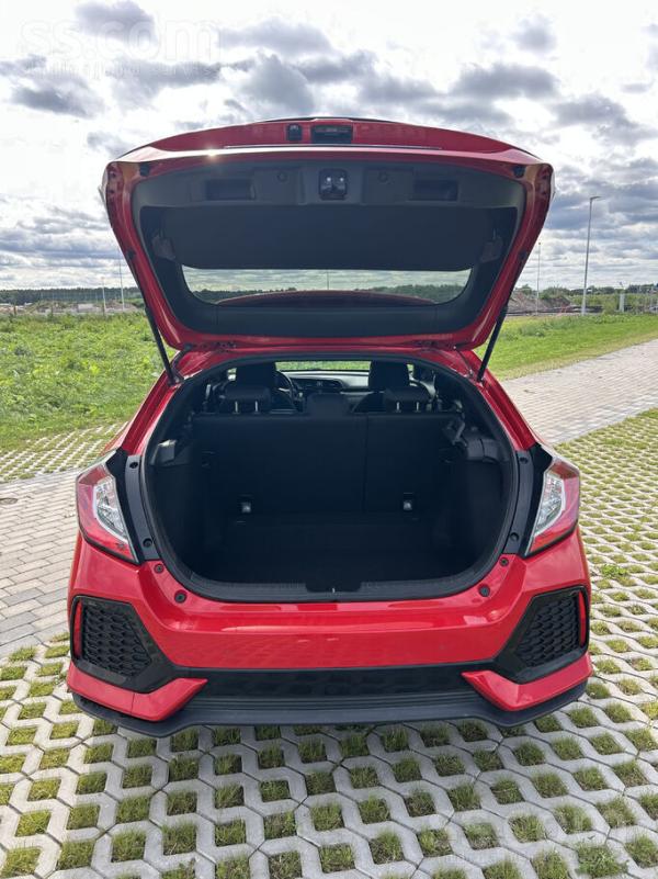 Red Honda Civic 2018 in Riga, with an engine capacity of 1.00 L and mileage of 100 thousand km for 10900 €, photo 7 on AUTOMOTO.COM.LV