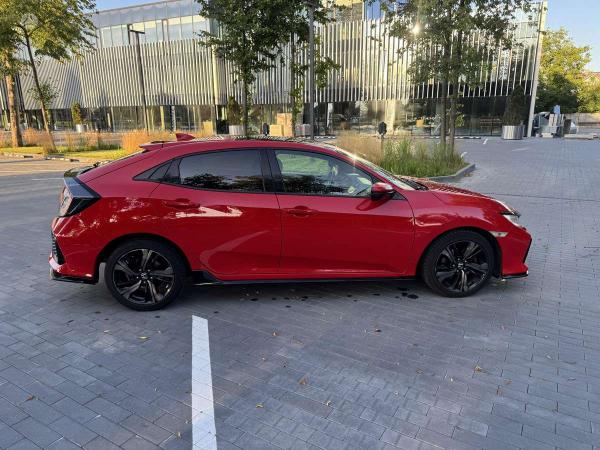 Red Honda Civic 2018 in Kaunas, with an engine capacity of 1.50 L and mileage of 175 thousand km for 13900 €, photo 2 on AUTOMOTO.COM.LV