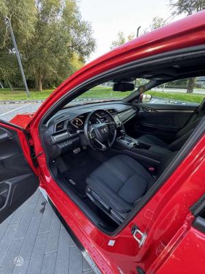 Red Honda Civic 2018 in Kaunas, with an engine capacity of 1.50 L and mileage of 175 thousand km for 13900 €, photo 11 on AUTOMOTO.COM.LV