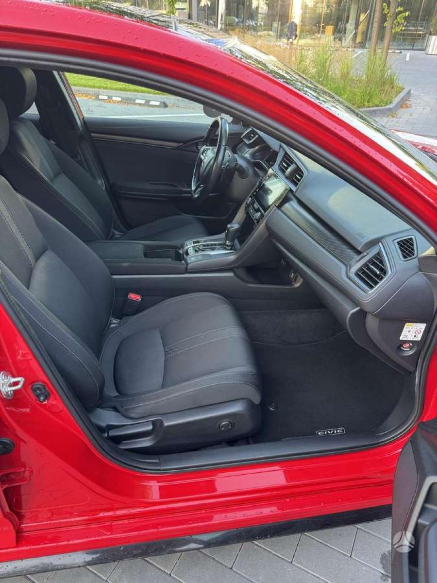 Red Honda Civic 2018 in Kaunas, with an engine capacity of 1.50 L and mileage of 175 thousand km for 13900 €, photo 13 on AUTOMOTO.COM.LV