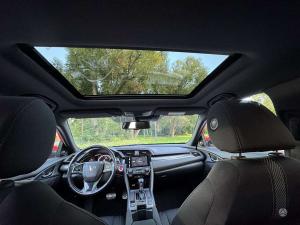 Red Honda Civic 2018 in Kaunas, with an engine capacity of 1.50 L and mileage of 175 thousand km for 13900 €, photo 18 on AUTOMOTO.COM.LV