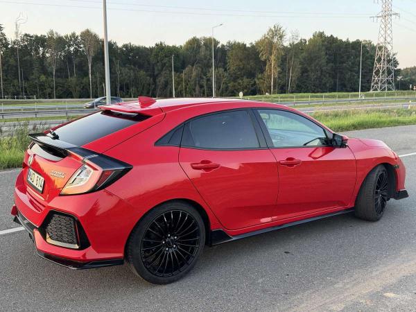 Red Honda Civic 2018 in Kaunas, with an engine capacity of 1.50 L and mileage of 118 thousand km for 14990 €, photo 9 on AUTOMOTO.COM.LV