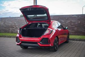 Red Honda Civic 2018 in Marijampole, with an engine capacity of 0.99 L and mileage of 119 thousand km for 11950 €, photo 14 on AUTOMOTO.COM.LV