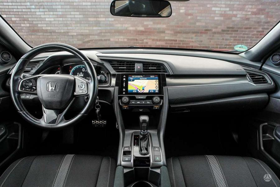 Red Honda Civic 2018 in Marijampole, with an engine capacity of 0.99 L and mileage of 119 thousand km for 11950 €, photo 16 on AUTOMOTO.COM.LV