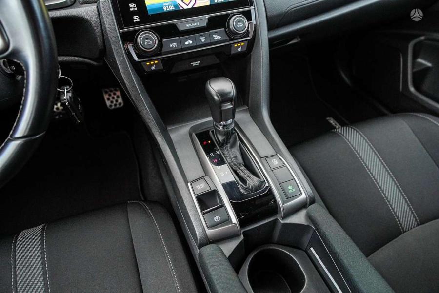 Red Honda Civic 2018 in Marijampole, with an engine capacity of 0.99 L and mileage of 119 thousand km for 11950 €, photo 21 on AUTOMOTO.COM.LV