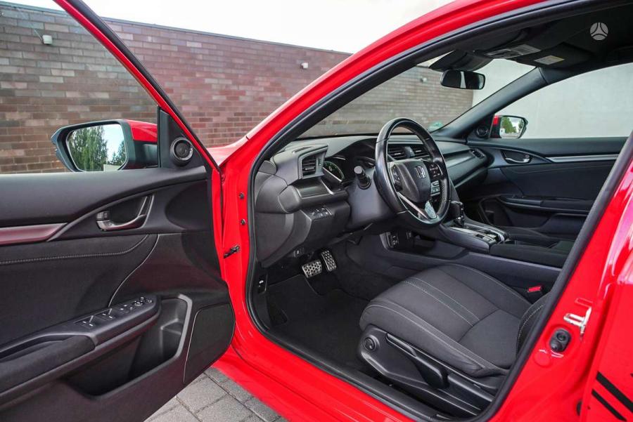 Red Honda Civic 2018 in Marijampole, with an engine capacity of 0.99 L and mileage of 119 thousand km for 11950 €, photo 25 on AUTOMOTO.COM.LV