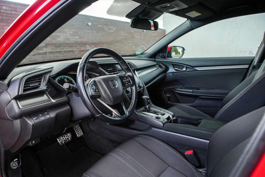 Red Honda Civic 2018 in Marijampole, with an engine capacity of 0.99 L and mileage of 119 thousand km for 11950 €, photo 26 on AUTOMOTO.COM.LV