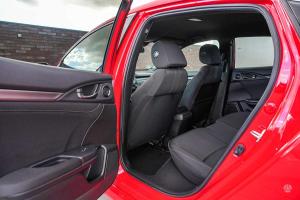 Red Honda Civic 2018 in Marijampole, with an engine capacity of 0.99 L and mileage of 119 thousand km for 11950 €, photo 31 on AUTOMOTO.COM.LV