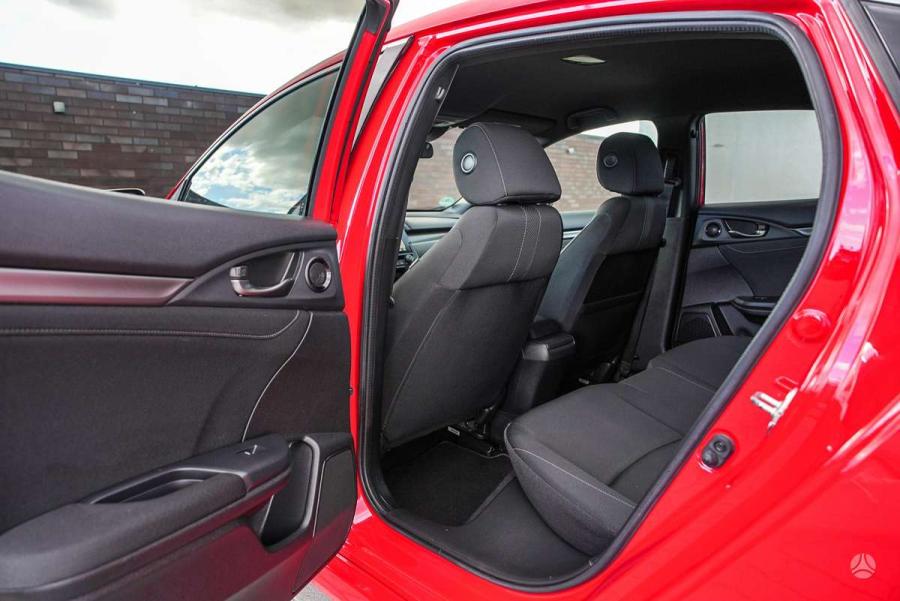Red Honda Civic 2018 in Marijampole, with an engine capacity of 0.99 L and mileage of 119 thousand km for 11950 €, photo 31 on AUTOMOTO.COM.LV