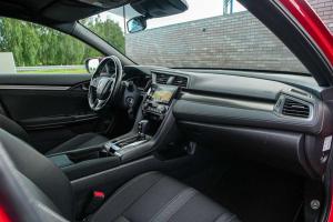 Red Honda Civic 2018 in Marijampole, with an engine capacity of 0.99 L and mileage of 119 thousand km for 11950 €, photo 36 on AUTOMOTO.COM.LV