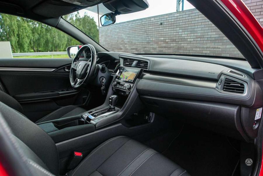 Red Honda Civic 2018 in Marijampole, with an engine capacity of 0.99 L and mileage of 119 thousand km for 11950 €, photo 36 on AUTOMOTO.COM.LV